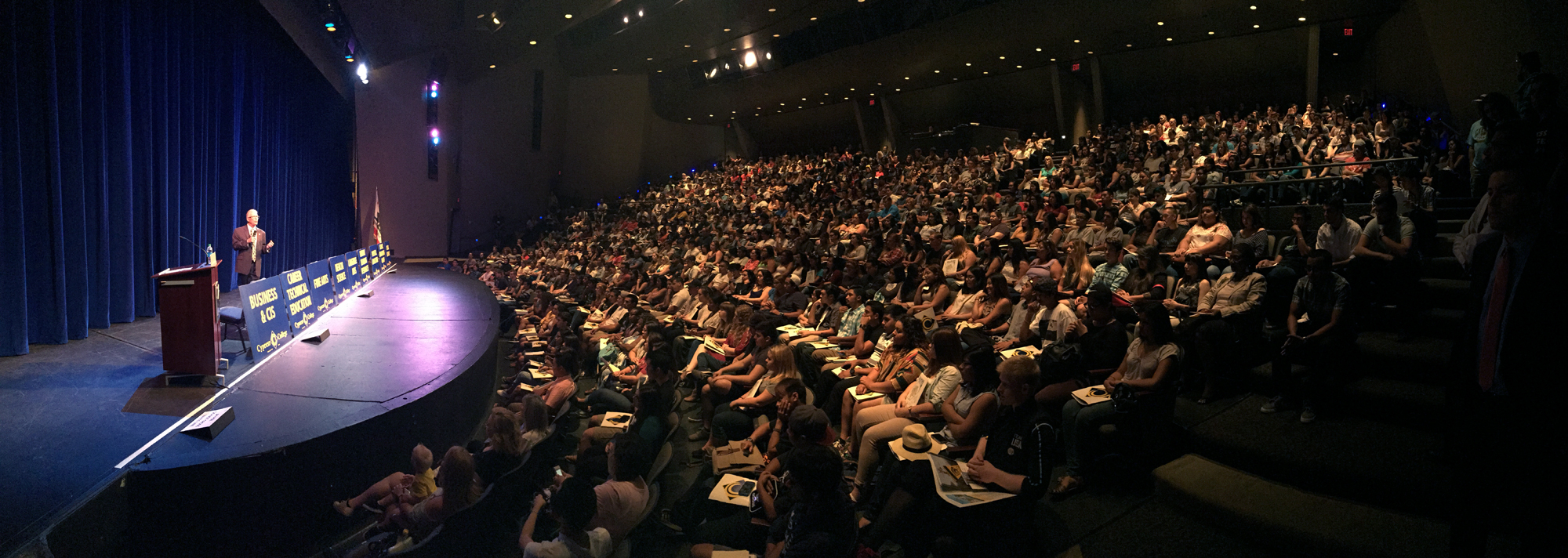A Record 637 Attend New Student Welcome Night - Cypress College
